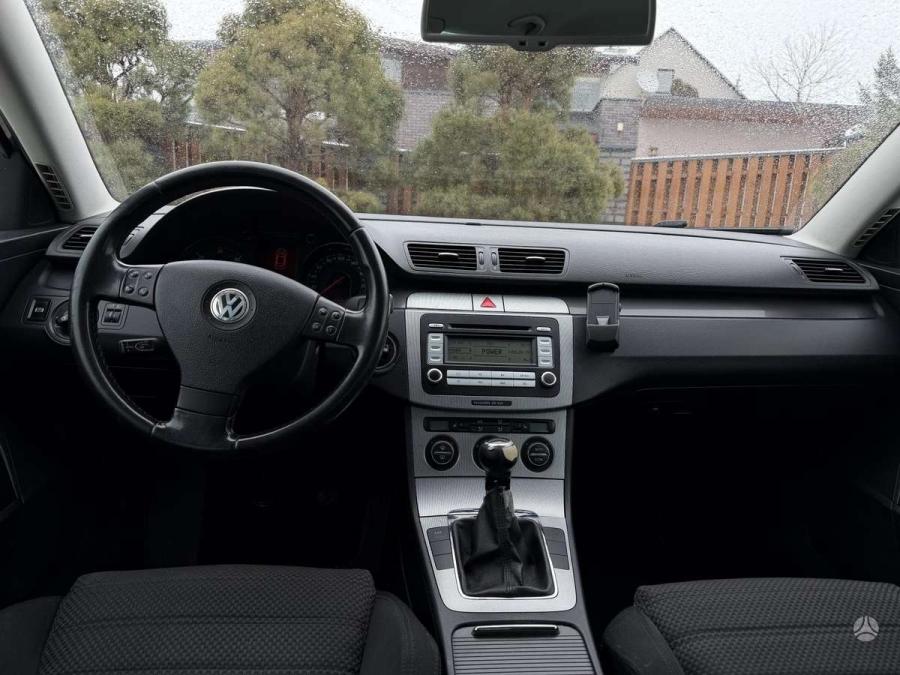 Melns Volkswagen Passat 2006 Alīta, ar dzinēja tilpumu 1.97 L un nobraukumu 276 tūkst. km par 2350 €, foto 28 vietnē AUTOMOTO.COM.LV