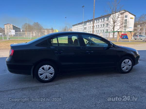 Black Volkswagen Passat 2006 in Narva, with an engine capacity of 2.00 L and mileage of 124 thousand km for 1499 €, photo 3 on AUTOMOTO.COM.LV