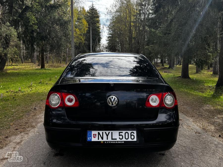 Melns Volkswagen Passat 2006 Panevēža, ar dzinēja tilpumu 1.60 L un nobraukumu 205 tūkst. km par 1250 €, foto 11 vietnē AUTOMOTO.COM.LV