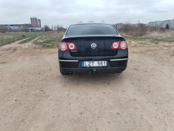 Black Volkswagen Passat 2006 in Siauliai, with an engine capacity of 1.90 L and mileage of 327 thousand km for 1900 €, photo 5 on AUTOMOTO.COM.LV