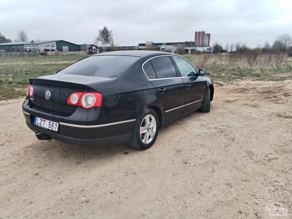 Black Volkswagen Passat 2006 in Siauliai, with an engine capacity of 1.90 L and mileage of 327 thousand km for 1900 €, photo 6 on AUTOMOTO.COM.LV