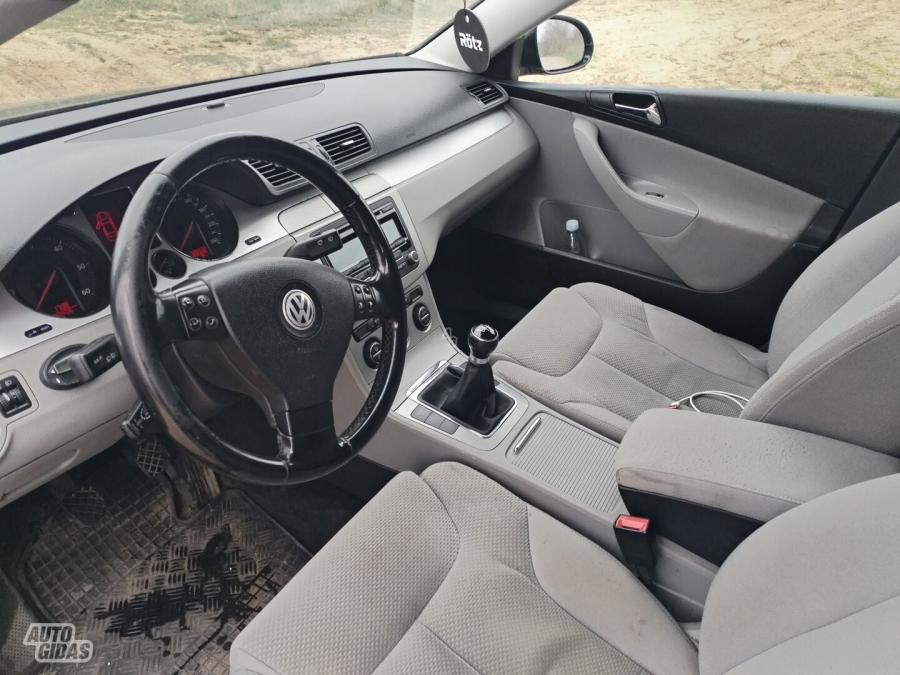 Melns Volkswagen Passat 2006 Šauļi, ar dzinēja tilpumu 1.90 L un nobraukumu 327 tūkst. km par 1900 €, foto 10 vietnē AUTOMOTO.COM.LV