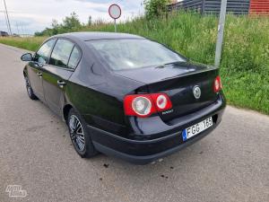 Melns Volkswagen Passat 2006 Kauņa, ar dzinēja tilpumu 1.90 L un nobraukumu 361 tūkst. km par 1350 €, foto 8 vietnē AUTOMOTO.COM.LV