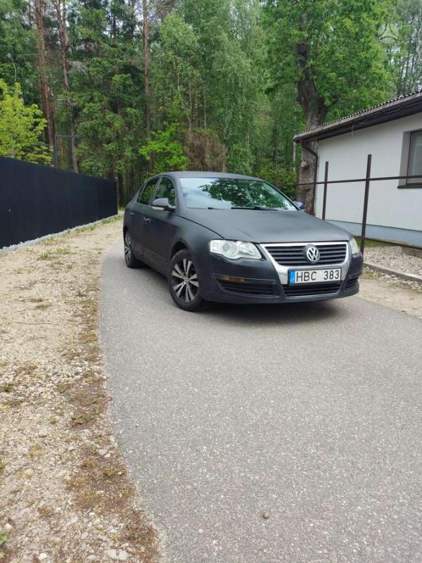 Black Volkswagen Passat 2006 in Vilnius, with an engine capacity of 1.90 L and mileage of 269 thousand km for 1300 €, photo 4 on AUTOMOTO.COM.LV