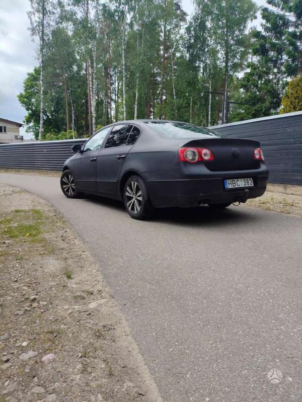 Black Volkswagen Passat 2006 in Vilnius, with an engine capacity of 1.90 L and mileage of 269 thousand km for 1300 €, photo 9 on AUTOMOTO.COM.LV