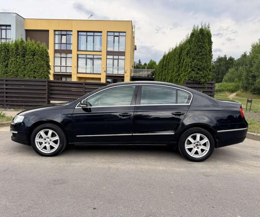 Черный Фольксваген Пассат 2006 в Вильнюс, объемом двигателя 1.97 л и пробегом 350 тыс. км за 2500 €, фото 6 на AUTOMOTO.COM.LV