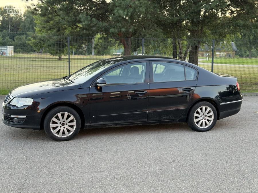 Black Volkswagen Passat 2006 in Vilnius, with an engine capacity of 1.90 L and mileage of 360 thousand km for 1000 €, photo 3 on AUTOMOTO.COM.LV