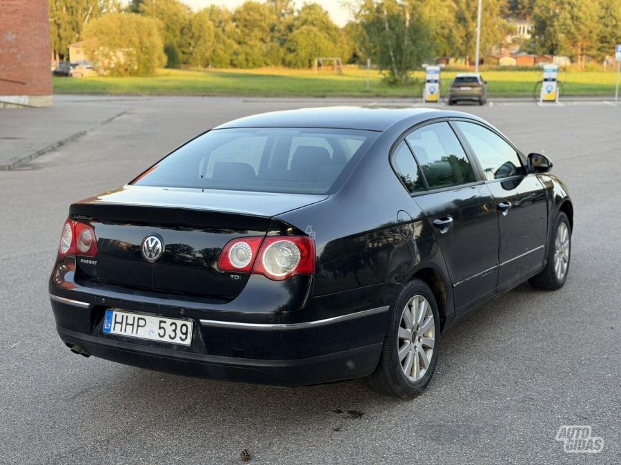 Black Volkswagen Passat 2006 in Vilnius, with an engine capacity of 1.90 L and mileage of 360 thousand km for 1000 €, photo 5 on AUTOMOTO.COM.LV
