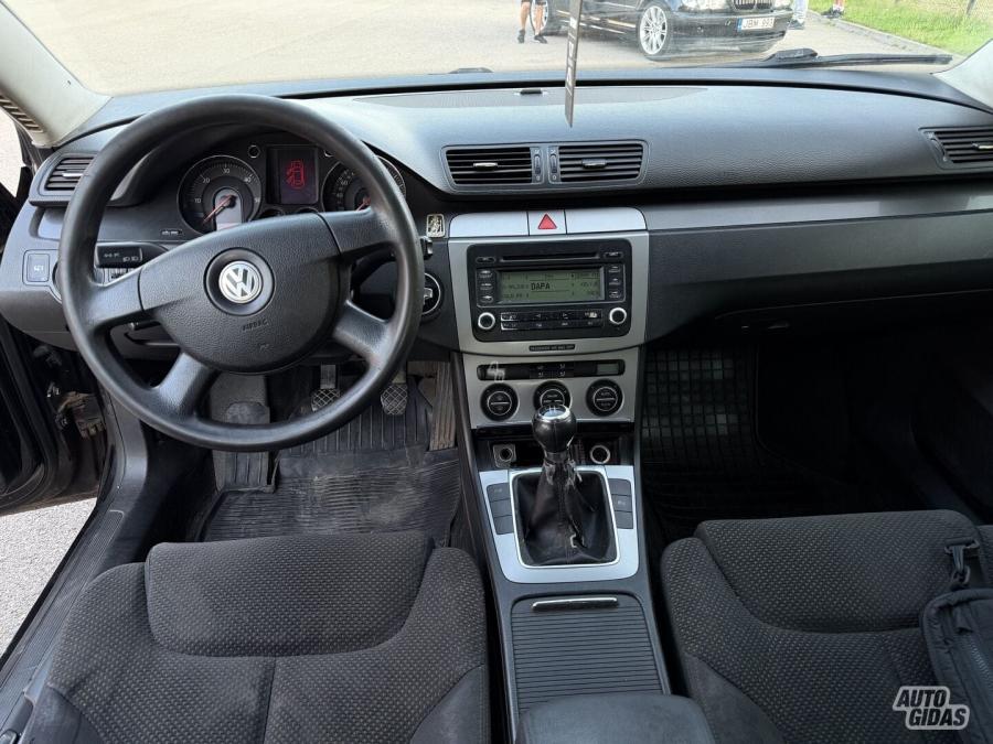 Black Volkswagen Passat 2006 in Vilnius, with an engine capacity of 1.90 L and mileage of 360 thousand km for 1000 €, photo 7 on AUTOMOTO.COM.LV