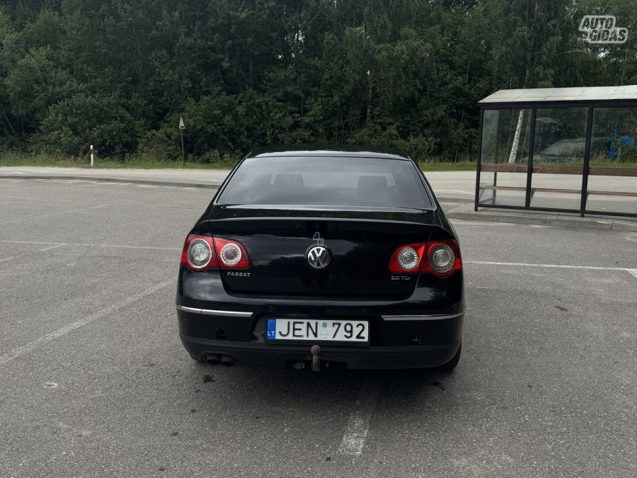 Melns Volkswagen Passat 2006 Viļņa, ar dzinēja tilpumu 2.00 L un nobraukumu 291 tūkst. km par 1550 €, foto 4 vietnē AUTOMOTO.COM.LV