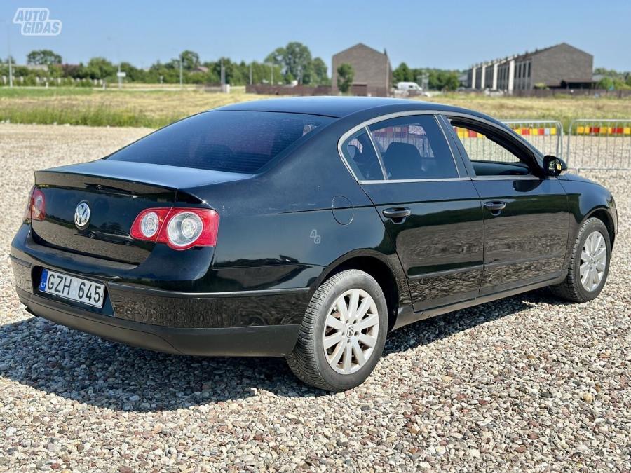 Melns Volkswagen Passat 2006 Klaipėda, ar dzinēja tilpumu 1.90 L un nobraukumu 384 tūkst. km par 1300 €, foto 5 vietnē AUTOMOTO.COM.LV