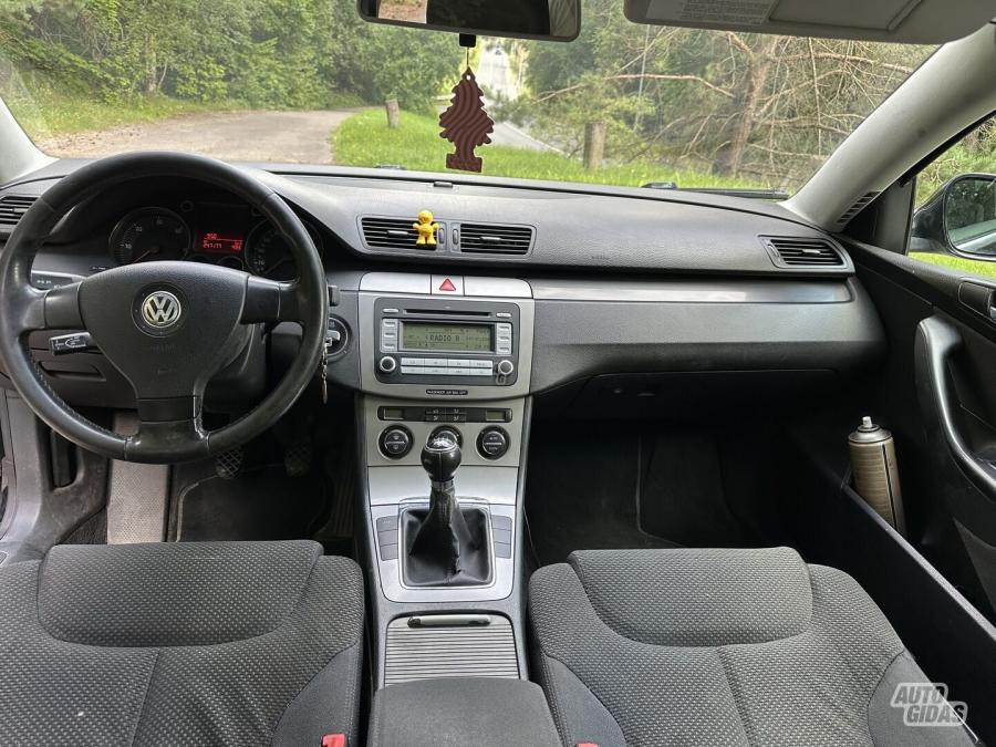 Melns Volkswagen Passat 2006 Viļņa, ar dzinēja tilpumu 2.00 L un nobraukumu 246 tūkst. km par 1850 €, foto 8 vietnē AUTOMOTO.COM.LV