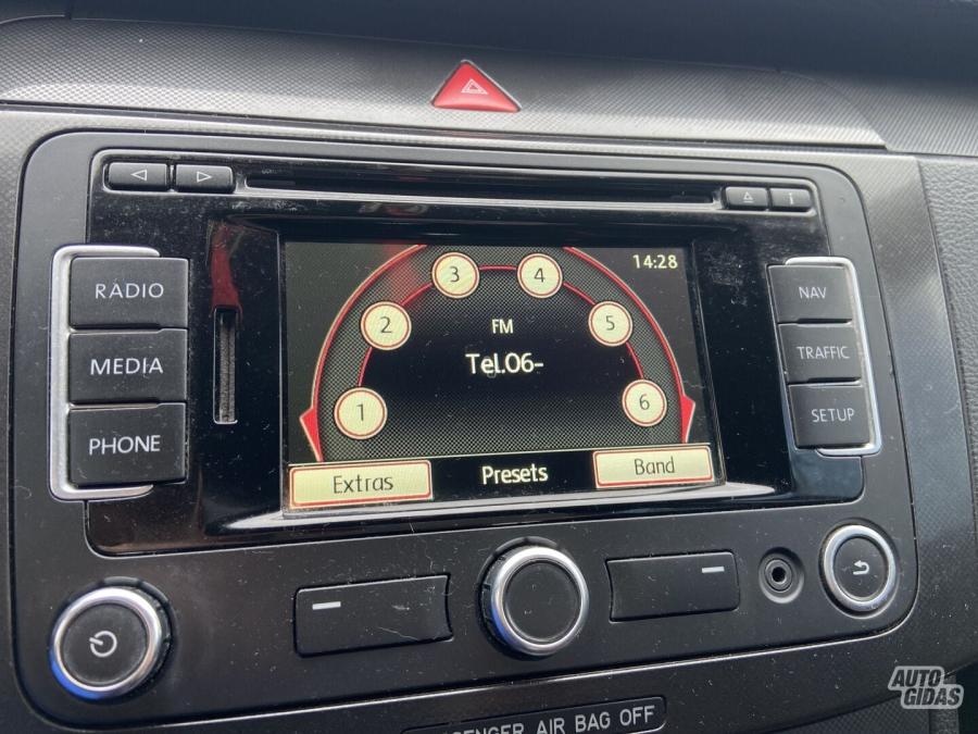 Melns Volkswagen Passat 2006 Kauņa, ar dzinēja tilpumu 2.00 L un nobraukumu 307 tūkst. km par 1999 €, foto 5 vietnē AUTOMOTO.COM.LV