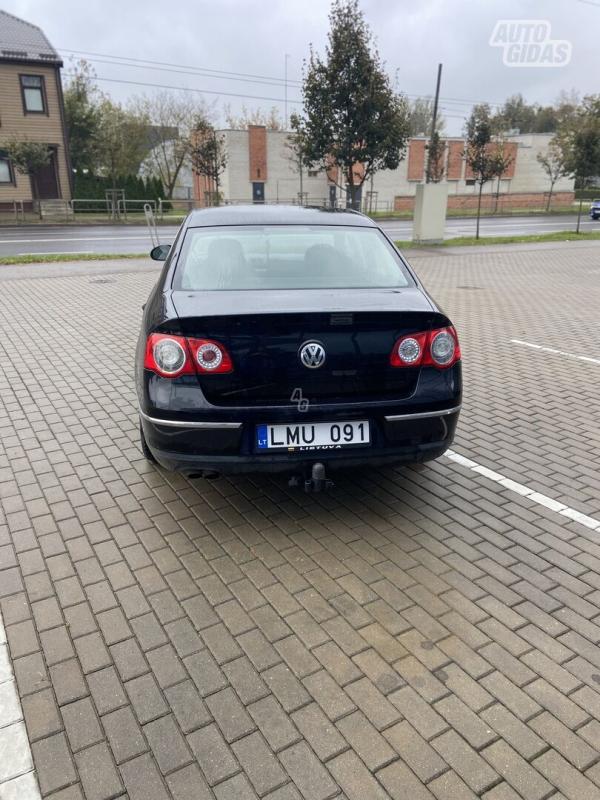 Volkswagen Passat 2006 in Kaunas on AUTOMOTO.COM.LV Black Volkswagen Passat 2006 in Kaunas, with an engine capacity of 2.00 L and mileage of 307 thousand km for 1999 €, photo 8 on AUTOMOTO.COM.LV