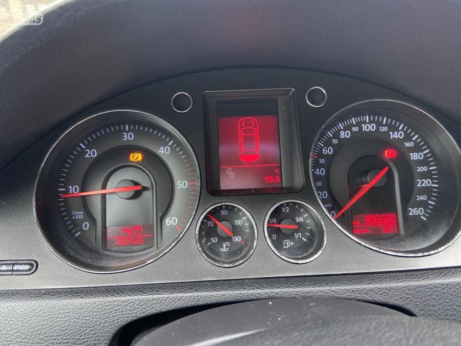 Melns Volkswagen Passat 2006 Kauņa, ar dzinēja tilpumu 2.00 L un nobraukumu 307 tūkst. km par 1999 €, foto 9 vietnē AUTOMOTO.COM.LV