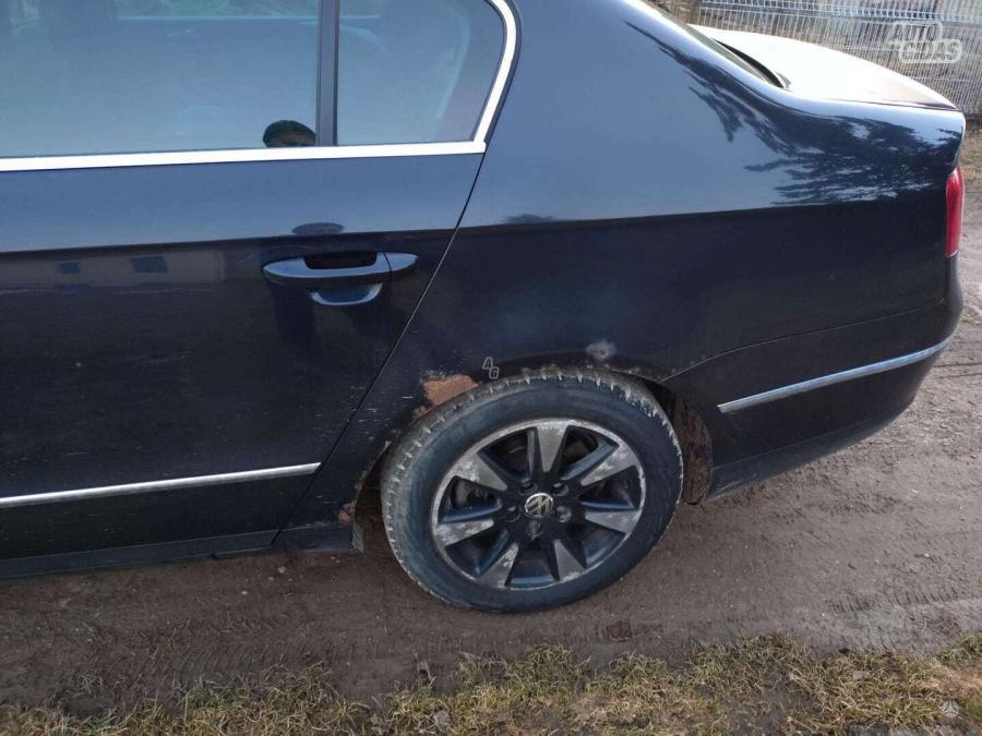 Black Volkswagen Passat 2006 in Jurbarkas, with an engine capacity of 2.00 L and mileage of 330 thousand km for 1450 €, photo 4 on AUTOMOTO.COM.LV