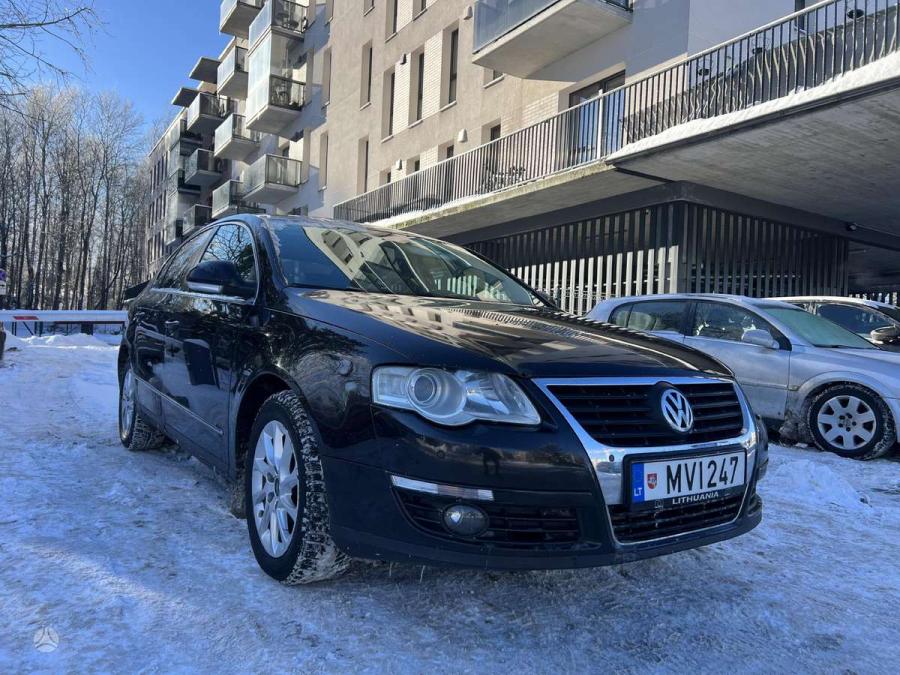 Black Volkswagen Passat 2007 in Vilnius, with an engine capacity of 2.00 L and mileage of 320 thousand km for 650 €, photo 3 on AUTOMOTO.COM.LV