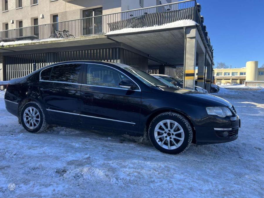 Black Volkswagen Passat 2007 in Vilnius, with an engine capacity of 2.00 L and mileage of 320 thousand km for 650 €, photo 4 on AUTOMOTO.COM.LV