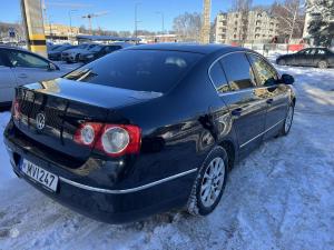 Black Volkswagen Passat 2007 in Vilnius, with an engine capacity of 2.00 L and mileage of 320 thousand km for 650 €, photo 5 on AUTOMOTO.COM.LV