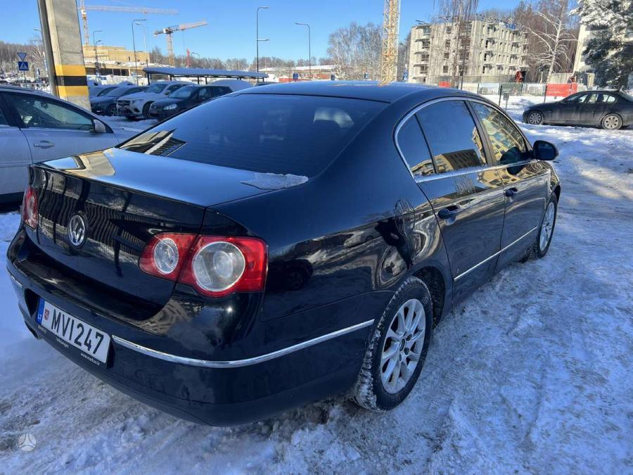 Black Volkswagen Passat 2007 in Vilnius, with an engine capacity of 2.00 L and mileage of 320 thousand km for 650 €, photo 5 on AUTOMOTO.COM.LV