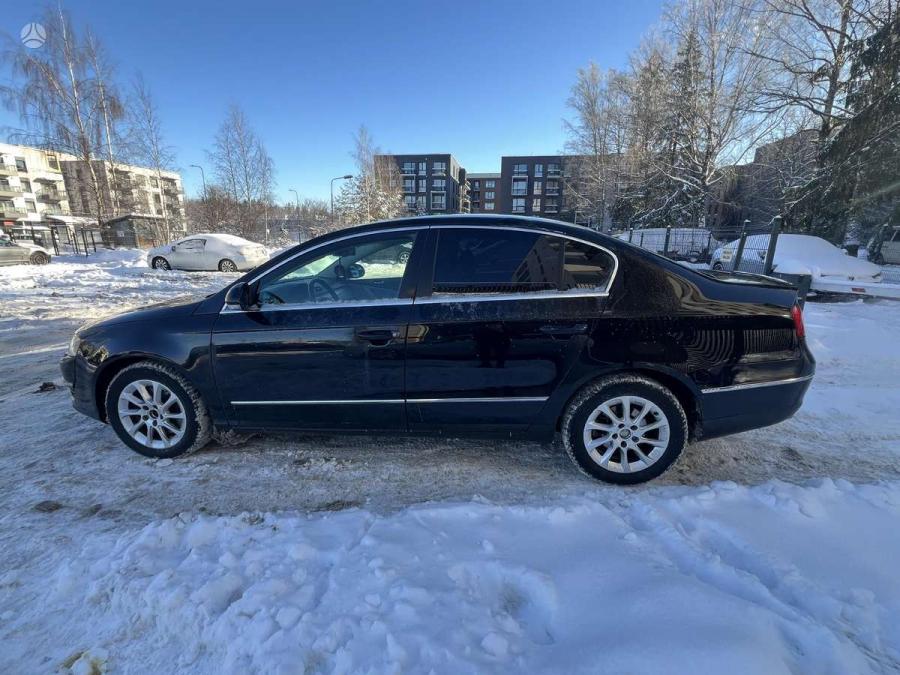 Black Volkswagen Passat 2007 in Vilnius, with an engine capacity of 2.00 L and mileage of 320 thousand km for 650 €, photo 8 on AUTOMOTO.COM.LV