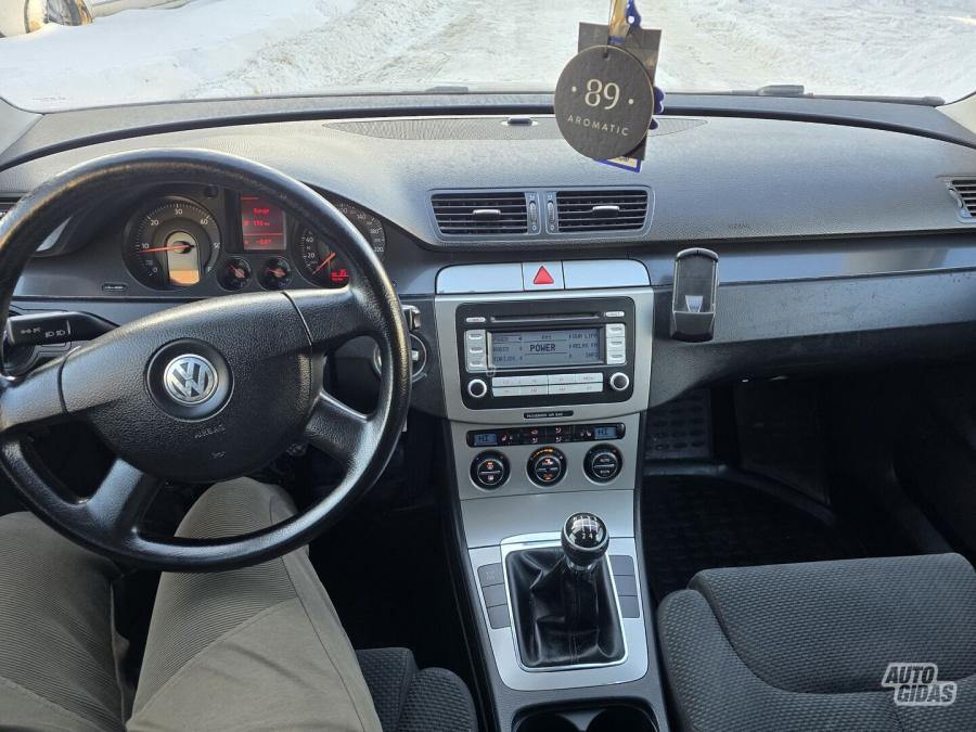Melns Volkswagen Passat 2007 Klaipėda, ar dzinēja tilpumu 2.00 L un nobraukumu 357 tūkst. km par 2300 €, foto 7 vietnē AUTOMOTO.COM.LV