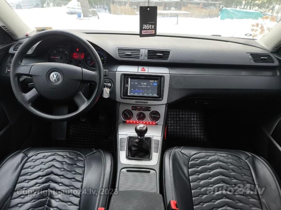 Melns Volkswagen Passat 2007 Tallina, ar dzinēja tilpumu 2.00 L un nobraukumu 298 tūkst. km par 2498 €, foto 10 vietnē AUTOMOTO.COM.LV