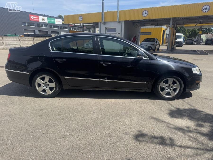 Black Volkswagen Passat 2007 in Siauliai, with an engine capacity of 1.90 L and mileage of 245 thousand km for 1850 €, photo 7 on AUTOMOTO.COM.LV