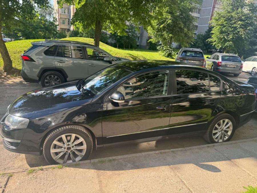 Black Volkswagen Passat 2007 in Kaunas, with an engine capacity of 1.90 L and mileage of 330 thousand km for 1700 €, photo 3 on AUTOMOTO.COM.LV