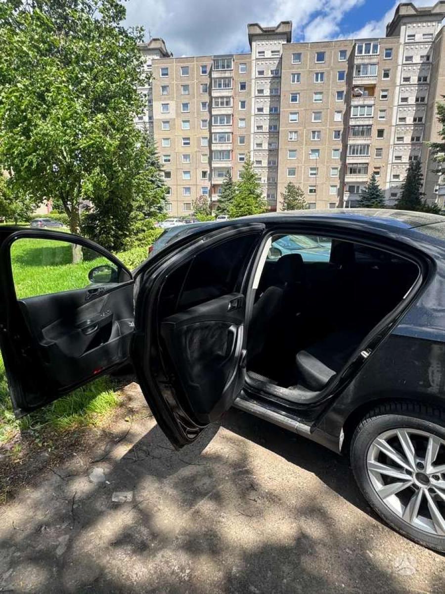 Black Volkswagen Passat 2007 in Kaunas, with an engine capacity of 1.90 L and mileage of 330 thousand km for 1700 €, photo 4 on AUTOMOTO.COM.LV