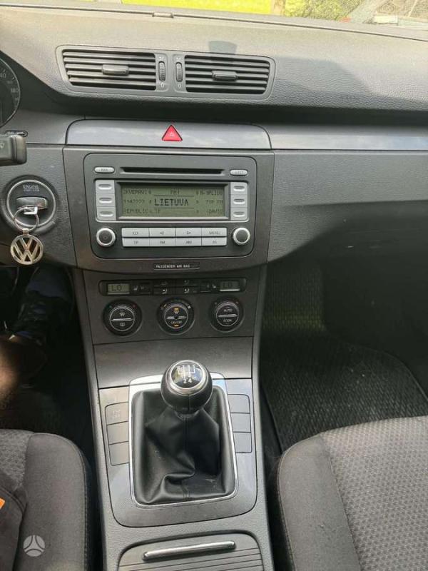 Melns Volkswagen Passat 2007 Kauņa, ar dzinēja tilpumu 1.90 L un nobraukumu 330 tūkst. km par 1700 €, foto 5 vietnē AUTOMOTO.COM.LV