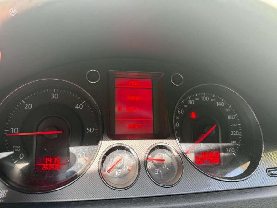 Black Volkswagen Passat 2007 in Kaunas, with an engine capacity of 1.90 L and mileage of 330 thousand km for 1700 €, photo 7 on AUTOMOTO.COM.LV