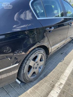 Black Volkswagen Passat 2007 in Vilnius, with an engine capacity of 2.00 L and mileage of 274 thousand km for 1000 €, photo 8 on AUTOMOTO.COM.LV