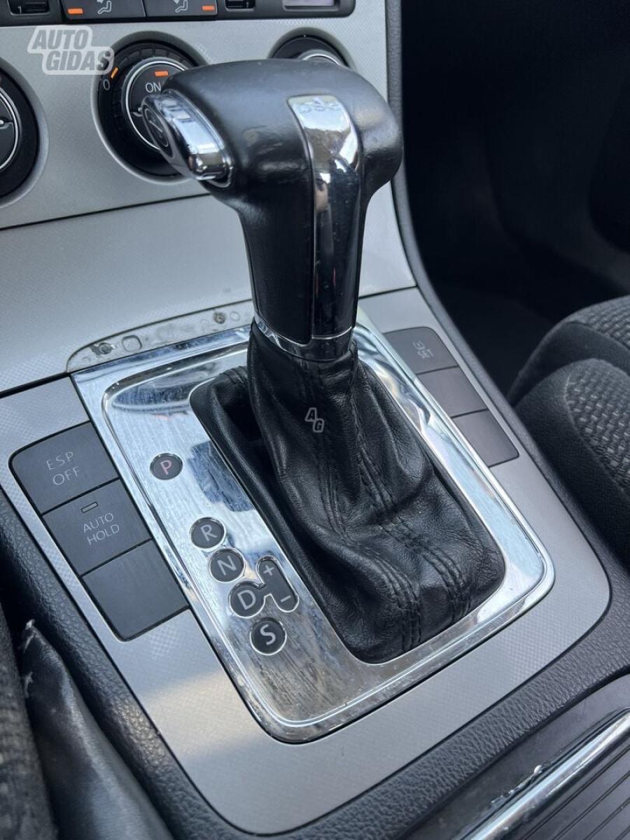 Black Volkswagen Passat 2007 in Vilnius, with an engine capacity of 2.00 L and mileage of 274 thousand km for 1000 €, photo 9 on AUTOMOTO.COM.LV