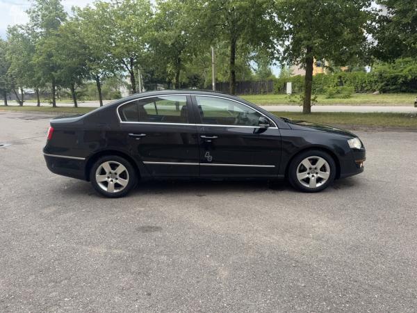 Black Volkswagen Passat 2007 in Siauliai, with an engine capacity of 1.90 L and mileage of 246 thousand km for 1550 €, photo 5 on AUTOMOTO.COM.LV