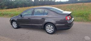 Black Volkswagen Passat 2007 in Druskininkai, with an engine capacity of 1.90 L and mileage of 350 thousand km for 550 €, photo 7 on AUTOMOTO.COM.LV