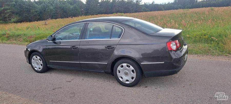 Black Volkswagen Passat 2007 in Druskininkai, with an engine capacity of 1.90 L and mileage of 350 thousand km for 550 €, photo 7 on AUTOMOTO.COM.LV