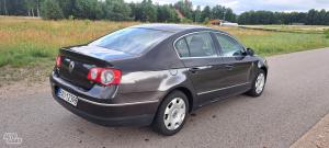 Black Volkswagen Passat 2007 in Druskininkai, with an engine capacity of 1.90 L and mileage of 350 thousand km for 550 €, photo 8 on AUTOMOTO.COM.LV