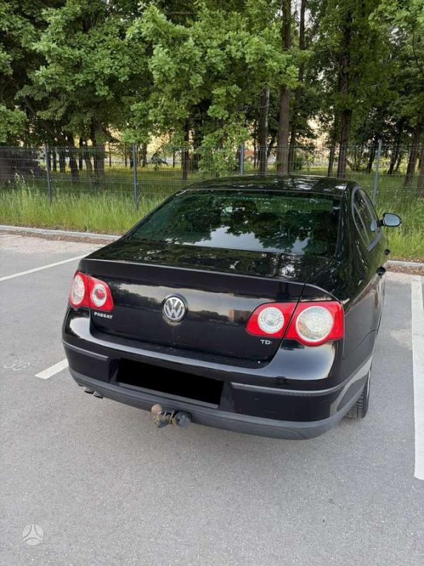 Melns Volkswagen Passat 2007 Kauņa, ar dzinēja tilpumu 1.90 L un nobraukumu 306 tūkst. km par 1200 €, foto 4 vietnē AUTOMOTO.COM.LV