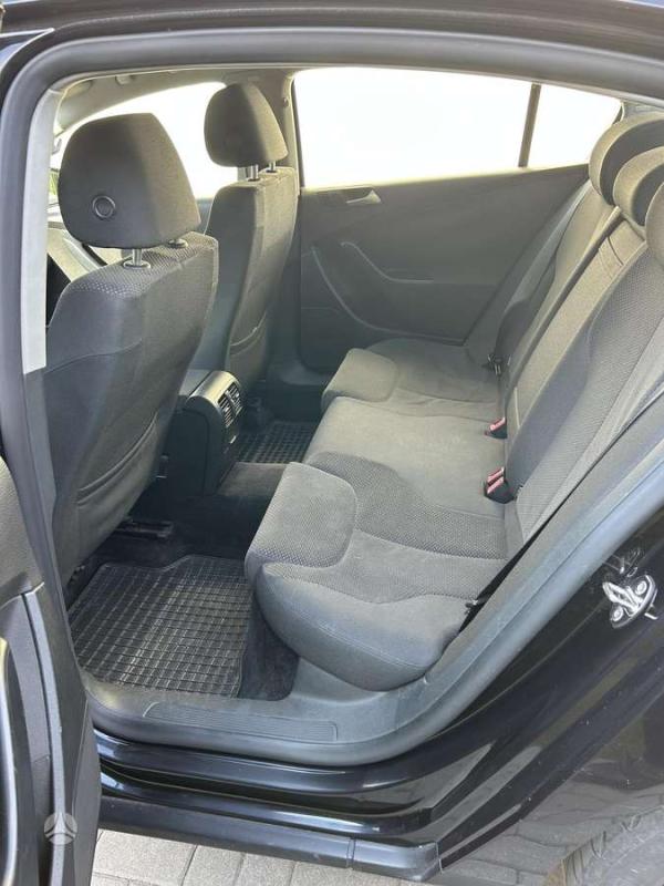 Melns Volkswagen Passat 2008 Šilalė, ar dzinēja tilpumu 1.97 L un nobraukumu 427 tūkst. km par 3599 €, foto 7 vietnē AUTOMOTO.COM.LV