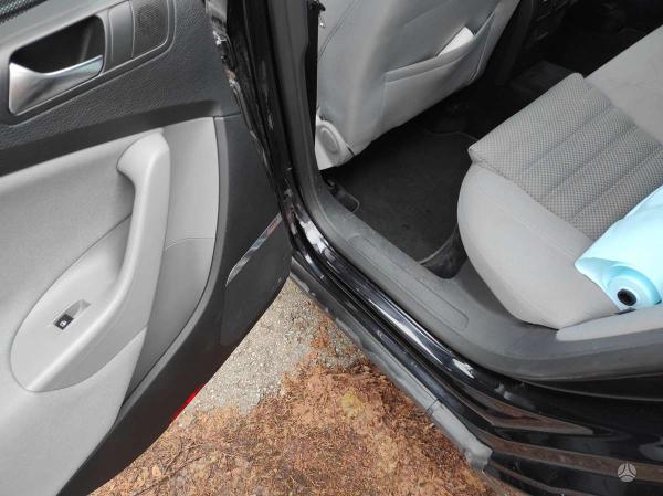 Black Volkswagen Passat 2008 in Kaunas, with an engine capacity of 1.80 L and mileage of 226 thousand km for 2000 €, photo 6 on AUTOMOTO.COM.LV