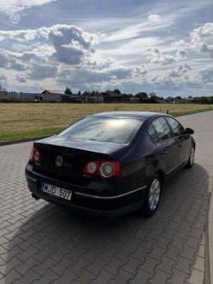 Black Volkswagen Passat 2008 in Kaunas, with an engine capacity of 1.97 L and mileage of 345 thousand km for 1150 €, photo 6 on AUTOMOTO.COM.LV