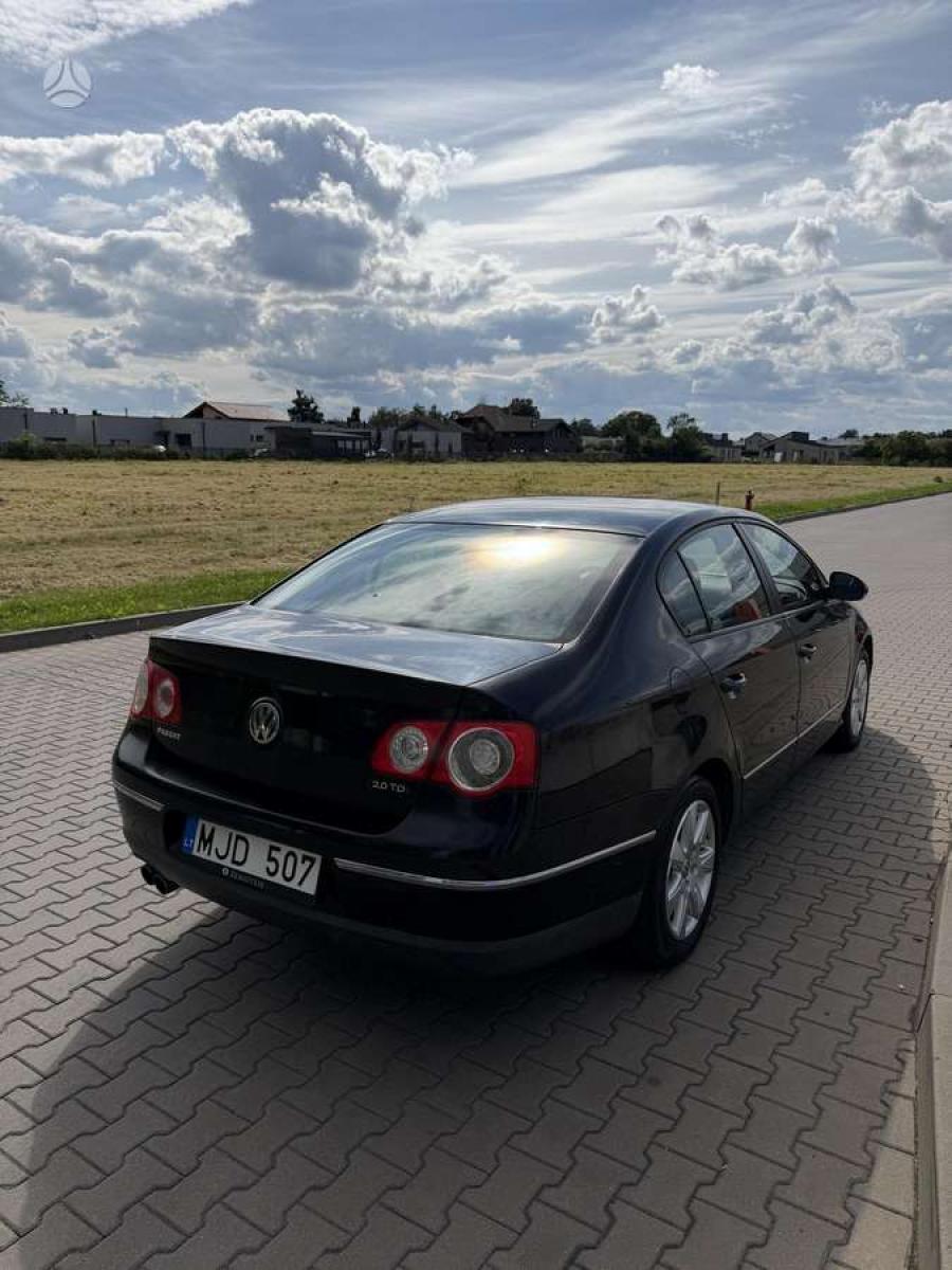Black Volkswagen Passat 2008 in Kaunas, with an engine capacity of 1.97 L and mileage of 345 thousand km for 1150 €, photo 6 on AUTOMOTO.COM.LV