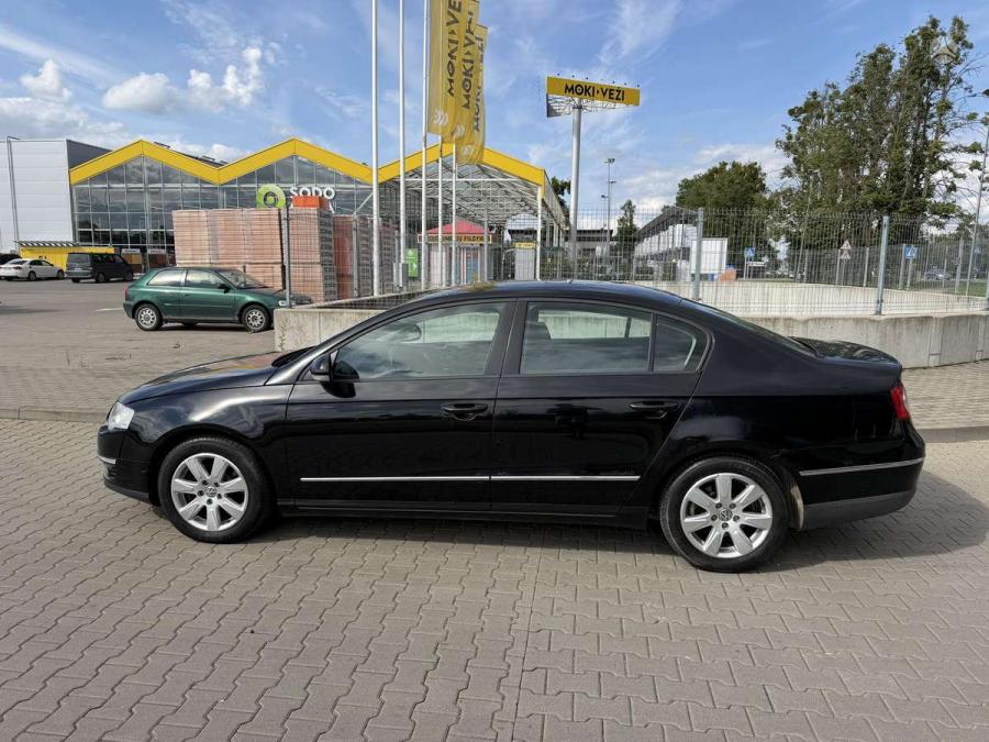 Black Volkswagen Passat 2008 in Kaunas, with an engine capacity of 1.97 L and mileage of 345 thousand km for 1150 €, photo 7 on AUTOMOTO.COM.LV