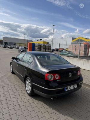 Black Volkswagen Passat 2008 in Kaunas, with an engine capacity of 1.97 L and mileage of 345 thousand km for 1150 €, photo 8 on AUTOMOTO.COM.LV