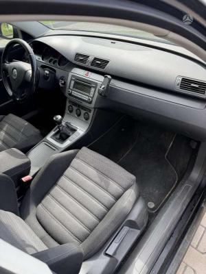 Black Volkswagen Passat 2008 in Kaunas, with an engine capacity of 1.97 L and mileage of 345 thousand km for 1150 €, photo 11 on AUTOMOTO.COM.LV