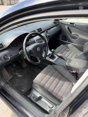 Black Volkswagen Passat 2008 in Kaunas, with an engine capacity of 1.97 L and mileage of 345 thousand km for 1150 €, photo 12 on AUTOMOTO.COM.LV
