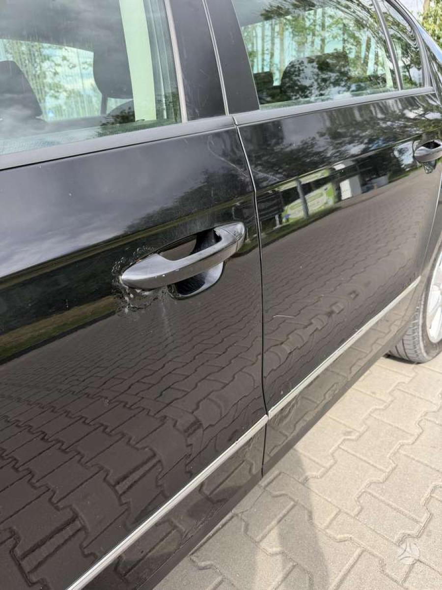 Black Volkswagen Passat 2008 in Kaunas, with an engine capacity of 1.97 L and mileage of 345 thousand km for 1150 €, photo 16 on AUTOMOTO.COM.LV