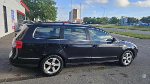 Black Volkswagen Passat 2009 in Klaipeda, with an engine capacity of 1.97 L and mileage of 200 thousand km for 1999 €, photo 6 on AUTOMOTO.COM.LV