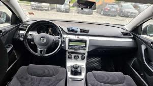Black Volkswagen Passat 2009 in Klaipeda, with an engine capacity of 1.97 L and mileage of 200 thousand km for 1999 €, photo 7 on AUTOMOTO.COM.LV